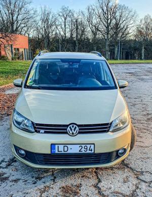 Volkswagen Touran 2011 in Valmiera, with an engine capacity of 1.60 L and mileage of 392 thousand km for 5300 €, photo 1 on AUTOMOTO.COM.LV