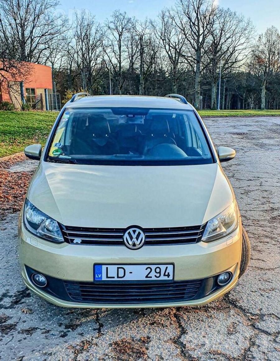 Volkswagen Touran 2011 in Valmiera, with an engine capacity of 1.60 L and mileage of 392 thousand km for 5300 €, photo 1 on AUTOMOTO.COM.LV