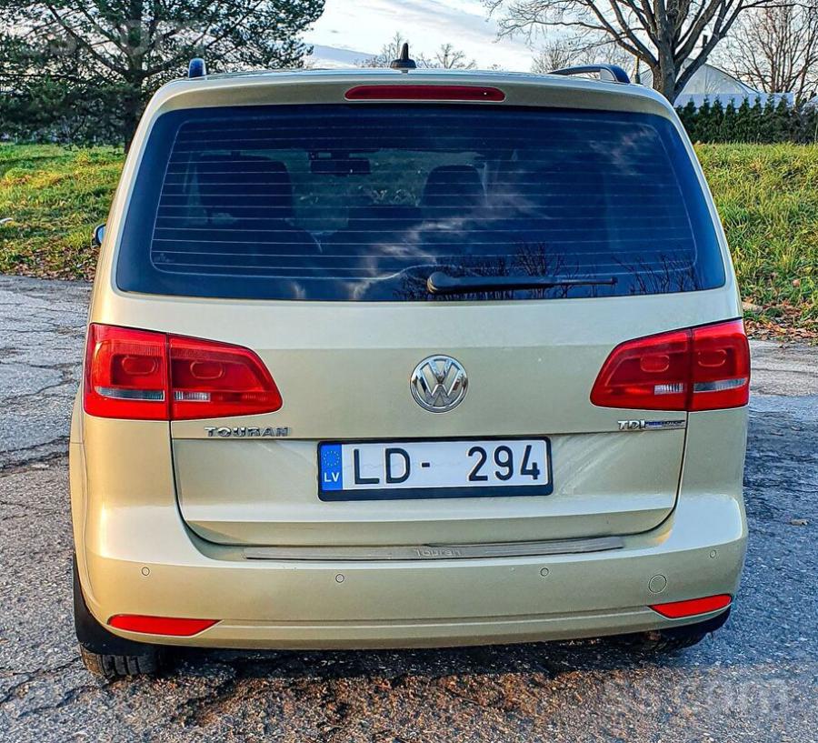 Volkswagen Touran 2011 in Valmiera, with an engine capacity of 1.60 L and mileage of 392 thousand km for 5300 €, photo 4 on AUTOMOTO.COM.LV