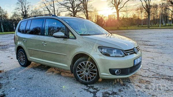 Volkswagen Touran 2011 in Valmiera, with an engine capacity of 1.60 L and mileage of 392 thousand km for 5300 €, photo 5 on AUTOMOTO.COM.LV