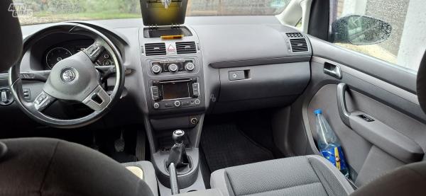 Volkswagen Touran 2012 in Siauliai, with an engine capacity of 1.60 L and mileage of 225 thousand km for 6200 €, photo 2 on AUTOMOTO.COM.LV