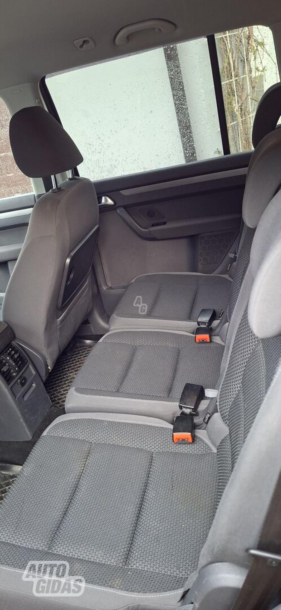 Volkswagen Touran 2012 Šauļi, ar dzinēja tilpumu 1.60 L un nobraukumu 225 tūkst. km par 6200 €, foto 5 vietnē AUTOMOTO.COM.LV