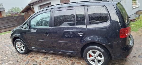 Volkswagen Touran 2012 in Siauliai, with an engine capacity of 1.60 L and mileage of 225 thousand km for 6200 €, photo 8 on AUTOMOTO.COM.LV