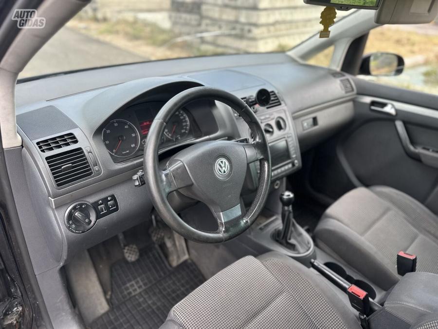 Volkswagen Touran 2003 Kauņa, ar dzinēja tilpumu 2.00 L un nobraukumu 387 tūkst. km par 1500 €, foto 7 vietnē AUTOMOTO.COM.LV