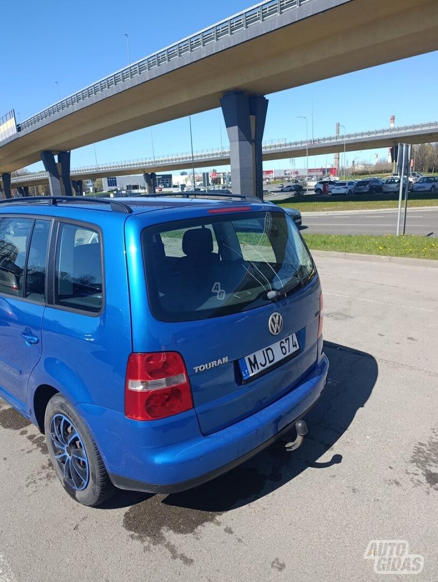Volkswagen Touran 2004 in Klaipeda, with an engine capacity of 1.90 L and mileage of 274 thousand km for 2000 €, photo 6 on AUTOMOTO.COM.LV