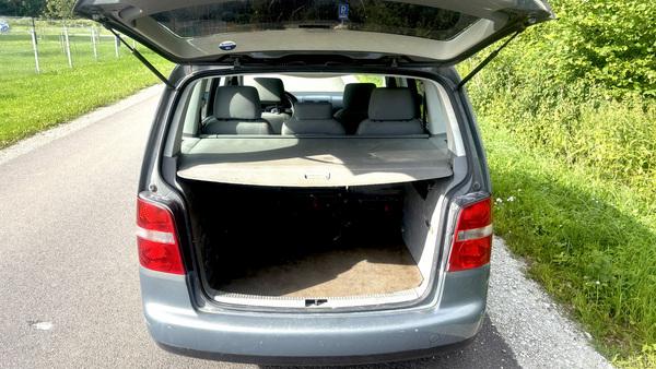 Volkswagen Touran 2005 in Tallinn, with an engine capacity of 1.90 L and mileage of 335 thousand km for 999 €, photo 6 on AUTOMOTO.COM.LV