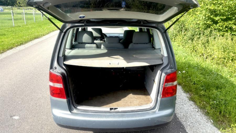 Volkswagen Touran 2005 Tallina, ar dzinēja tilpumu 1.90 L un nobraukumu 335 tūkst. km par 999 €, foto 7 vietnē AUTOMOTO.COM.LV