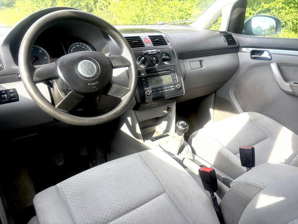 Volkswagen Touran 2005 in Tallinn, with an engine capacity of 1.90 L and mileage of 335 thousand km for 999 €, photo 7 on AUTOMOTO.COM.LV