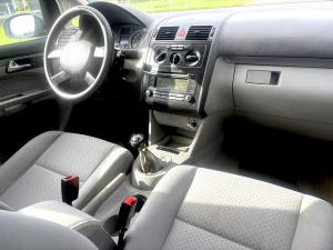 Volkswagen Touran 2005 Tallina, ar dzinēja tilpumu 1.90 L un nobraukumu 335 tūkst. km par 999 €, foto 9 vietnē AUTOMOTO.COM.LV