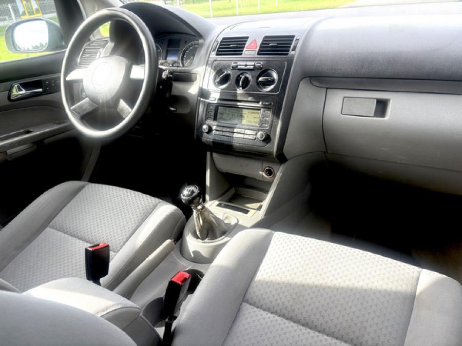 Volkswagen Touran 2005 Tallina, ar dzinēja tilpumu 1.90 L un nobraukumu 335 tūkst. km par 999 €, foto 9 vietnē AUTOMOTO.COM.LV