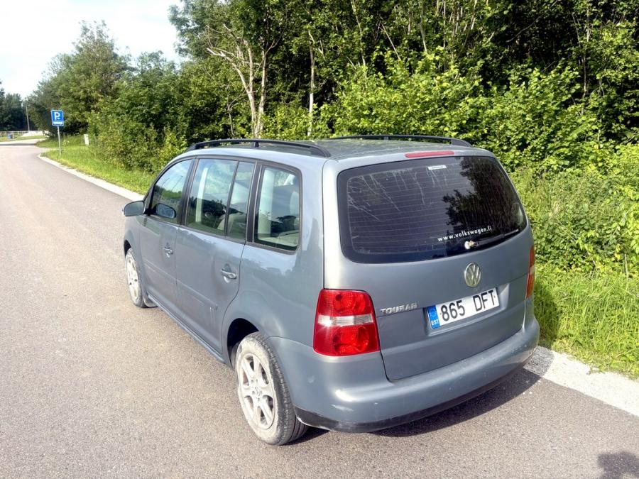 Volkswagen Touran 2005 Tallina, ar dzinēja tilpumu 1.90 L un nobraukumu 335 tūkst. km par 999 €, foto 13 vietnē AUTOMOTO.COM.LV