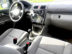 Volkswagen Touran 2005 Tallina, ar dzinēja tilpumu 1.90 L un nobraukumu 335 tūkst. km par 999 €, foto 19 vietnē AUTOMOTO.COM.LV