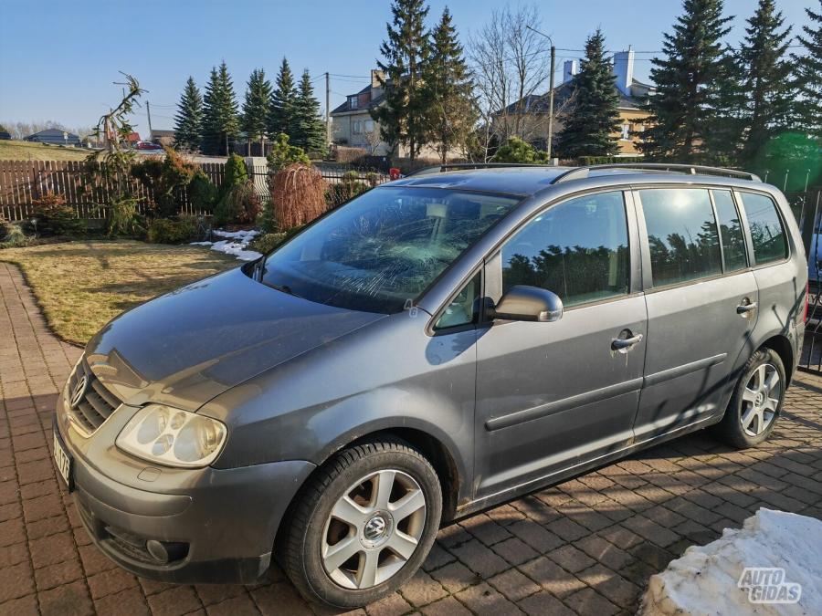 Volkswagen Touran 2006 Šauļi, ar dzinēja tilpumu 0.10 L un nobraukumu 350 tūkst. km par 1000 €, foto 4 vietnē AUTOMOTO.COM.LV