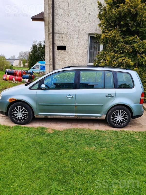 Volkswagen Touran 2007 Rīga, ar dzinēja tilpumu 1.90 L un nobraukumu 262 tūkst. km par 2500 €, foto 4 vietnē AUTOMOTO.COM.LV
