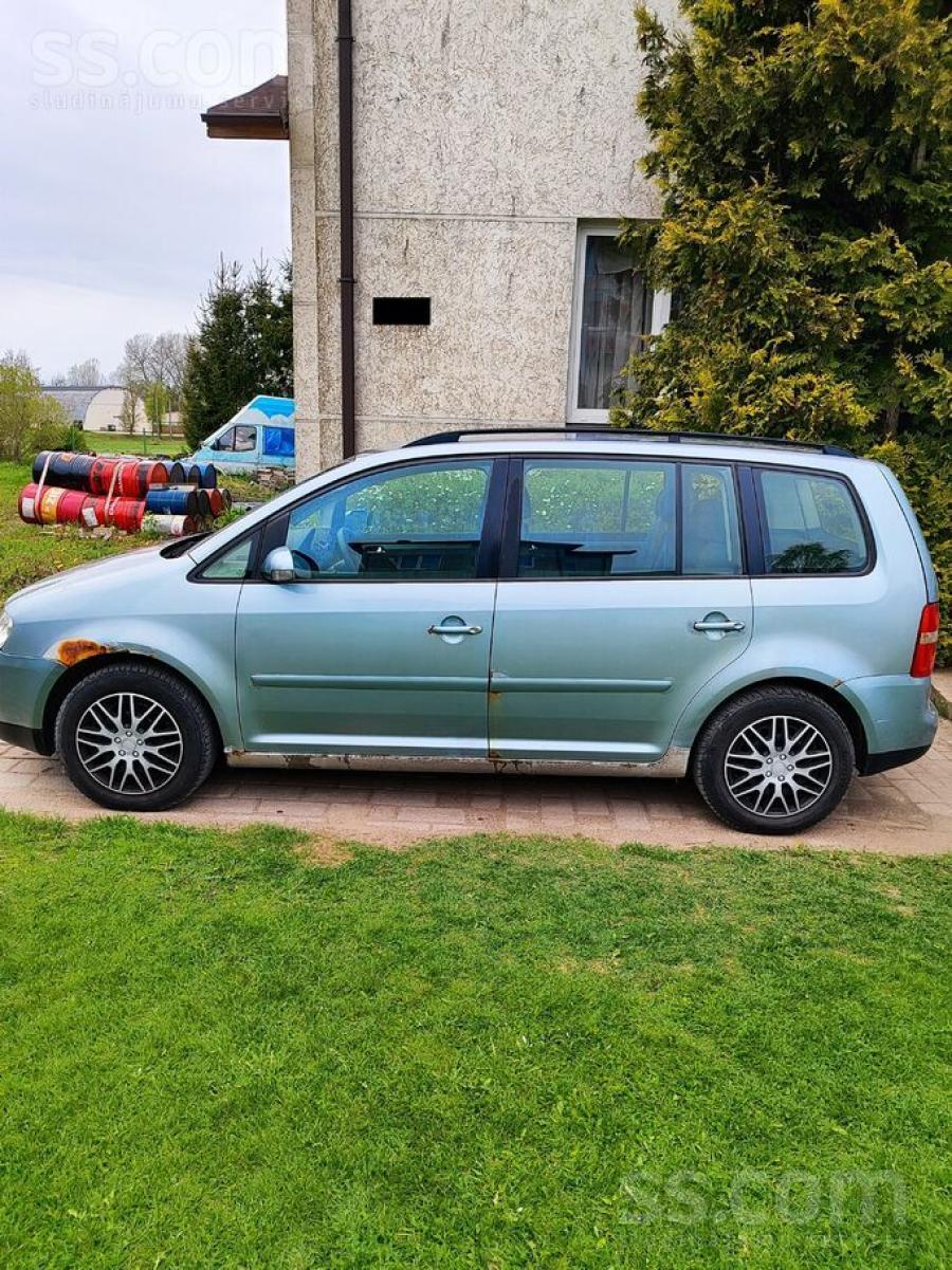 Volkswagen Touran 2007 Rīga, ar dzinēja tilpumu 1.90 L un nobraukumu 262 tūkst. km par 2500 €, foto 5 vietnē AUTOMOTO.COM.LV