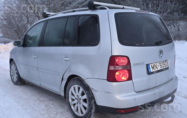 Volkswagen Touran 2009 Saldus, ar dzinēja tilpumu 2.00 L un nobraukumu 336 tūkst. km par 2300 €, foto 2 vietnē AUTOMOTO.COM.LV