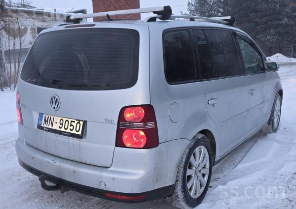 Volkswagen Touran 2009 Saldus, ar dzinēja tilpumu 2.00 L un nobraukumu 336 tūkst. km par 2300 €, foto 3 vietnē AUTOMOTO.COM.LV