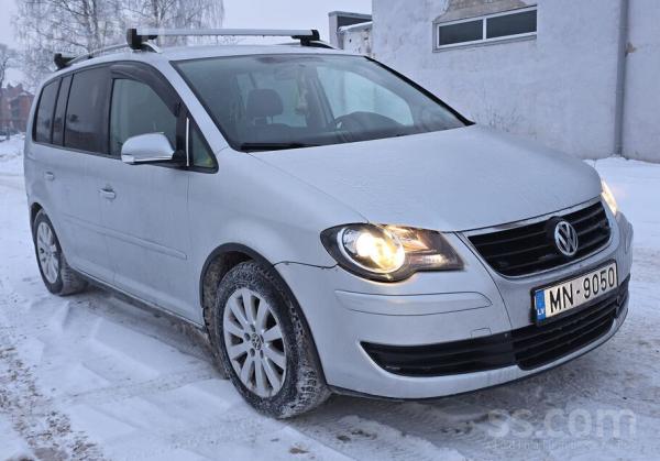 Volkswagen Touran 2009 Saldus, ar dzinēja tilpumu 2.00 L un nobraukumu 336 tūkst. km par 2300 €, foto 4 vietnē AUTOMOTO.COM.LV