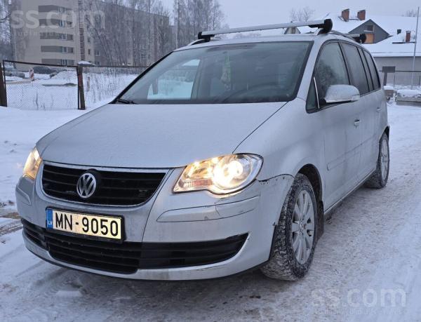 Volkswagen Touran 2009 Saldus, ar dzinēja tilpumu 2.00 L un nobraukumu 336 tūkst. km par 2300 €, foto 5 vietnē AUTOMOTO.COM.LV
