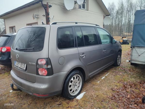 Volkswagen Touran 2009 in Tartu, with an engine capacity of 2.00 L and mileage of 414 thousand km for 1899 €, photo 5 on AUTOMOTO.COM.LV