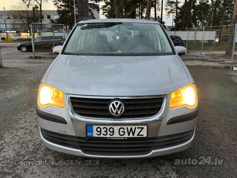 Volkswagen Touran 2009 Tallina, ar dzinēja tilpumu 1.90 L un nobraukumu 290 tūkst. km par 1900 €, foto 3 vietnē AUTOMOTO.COM.LV