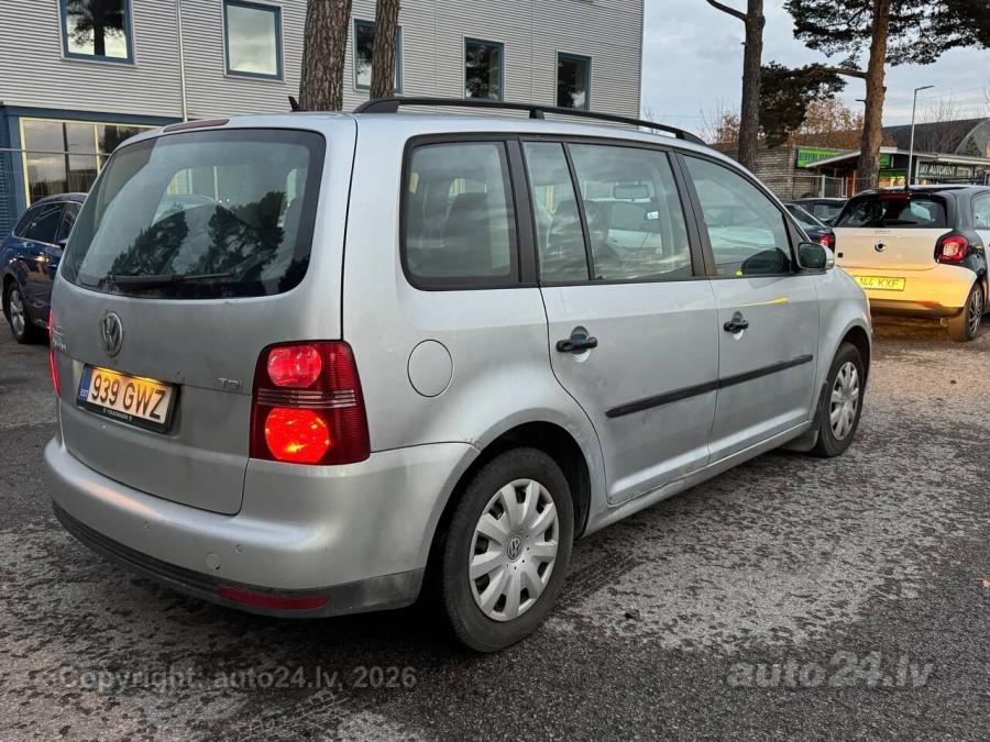 Volkswagen Touran 2009 Tallina, ar dzinēja tilpumu 1.90 L un nobraukumu 290 tūkst. km par 1900 €, foto 7 vietnē AUTOMOTO.COM.LV