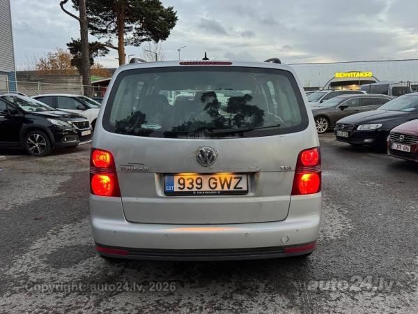 Volkswagen Touran 2009 Tallina, ar dzinēja tilpumu 1.90 L un nobraukumu 290 tūkst. km par 1900 €, foto 8 vietnē AUTOMOTO.COM.LV