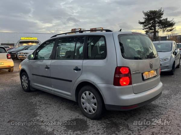 Volkswagen Touran 2009 Tallina, ar dzinēja tilpumu 1.90 L un nobraukumu 290 tūkst. km par 1900 €, foto 9 vietnē AUTOMOTO.COM.LV