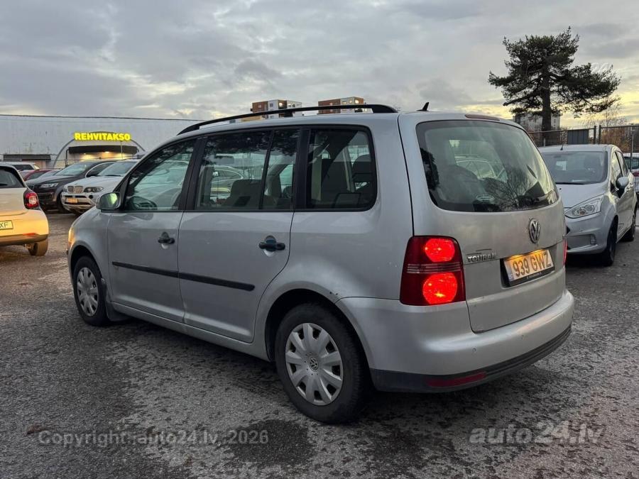 Volkswagen Touran 2009 Tallina, ar dzinēja tilpumu 1.90 L un nobraukumu 290 tūkst. km par 1900 €, foto 9 vietnē AUTOMOTO.COM.LV