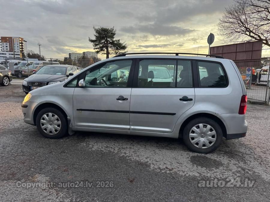 Volkswagen Touran 2009 Tallina, ar dzinēja tilpumu 1.90 L un nobraukumu 290 tūkst. km par 1900 €, foto 10 vietnē AUTOMOTO.COM.LV