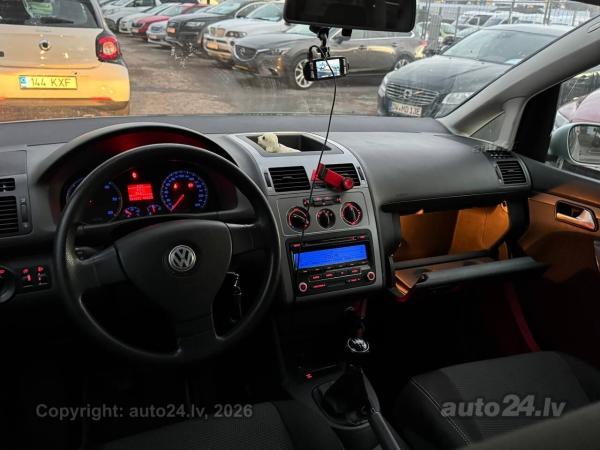 Volkswagen Touran 2009 Tallina, ar dzinēja tilpumu 1.90 L un nobraukumu 290 tūkst. km par 1900 €, foto 11 vietnē AUTOMOTO.COM.LV