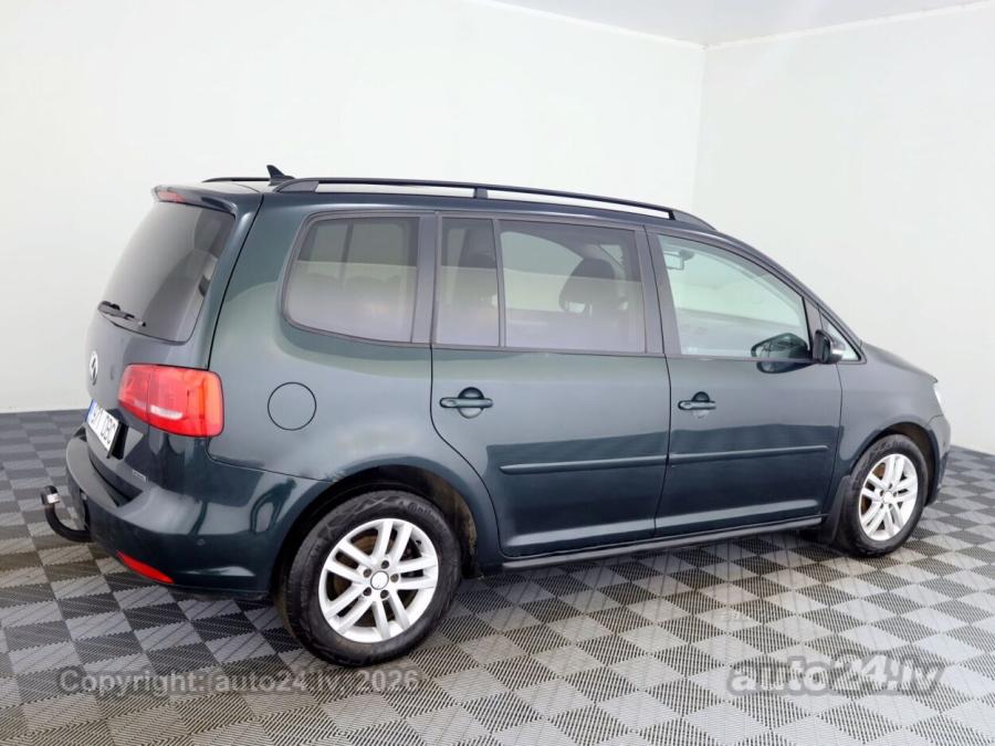Volkswagen Touran 2010 in Tallinn, with an engine capacity of 1.40 L and mileage of 288 thousand km for 2299 €, photo 3 on AUTOMOTO.COM.LV