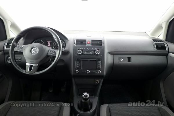 Volkswagen Touran 2010 Tallina, ar dzinēja tilpumu 1.40 L un nobraukumu 288 tūkst. km par 2299 €, foto 5 vietnē AUTOMOTO.COM.LV