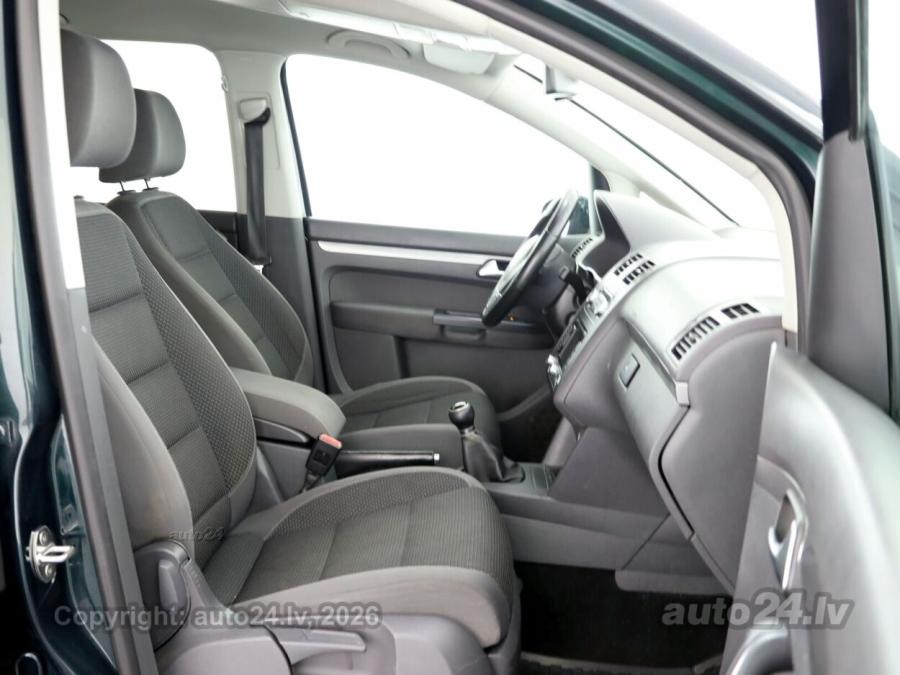 Volkswagen Touran 2010 in Tallinn, with an engine capacity of 1.40 L and mileage of 288 thousand km for 2299 €, photo 6 on AUTOMOTO.COM.LV