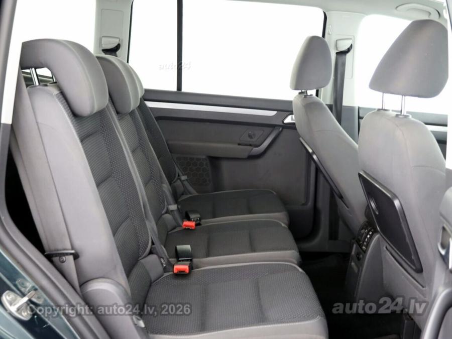 Volkswagen Touran 2010 in Tallinn, with an engine capacity of 1.40 L and mileage of 288 thousand km for 2299 €, photo 7 on AUTOMOTO.COM.LV