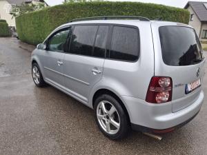 Volkswagen Touran 2010 in Mazeikiai, with an engine capacity of 2.00 L and mileage of 186 thousand km for 3900 €, photo 5 on AUTOMOTO.COM.LV