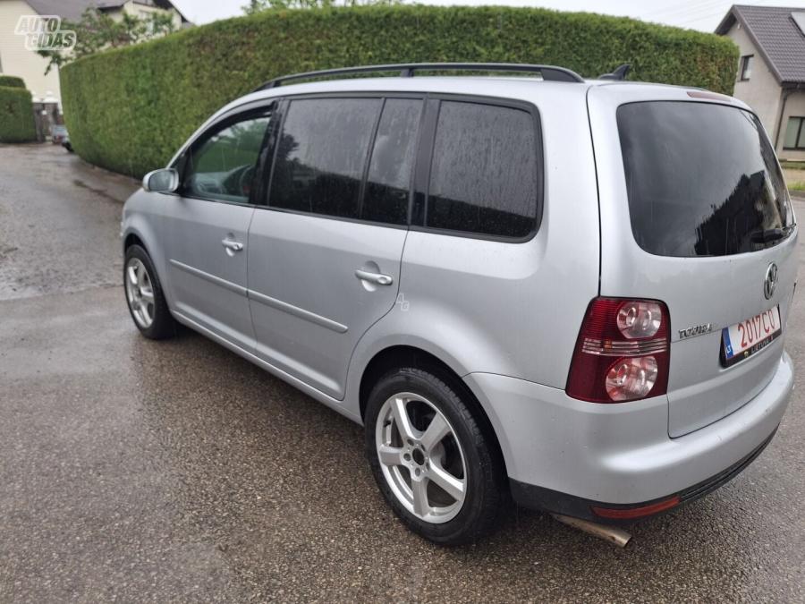 Volkswagen Touran 2010 in Mazeikiai, with an engine capacity of 2.00 L and mileage of 186 thousand km for 3900 €, photo 5 on AUTOMOTO.COM.LV