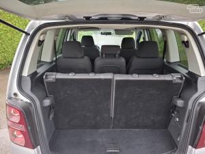 Volkswagen Touran 2010 in Mazeikiai, with an engine capacity of 2.00 L and mileage of 186 thousand km for 3900 €, photo 7 on AUTOMOTO.COM.LV