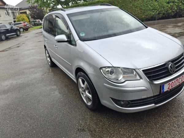 Volkswagen Touran 2010 in Mazeikiai, with an engine capacity of 2.00 L and mileage of 186 thousand km for 3900 €, photo 2 on AUTOMOTO.COM.LV