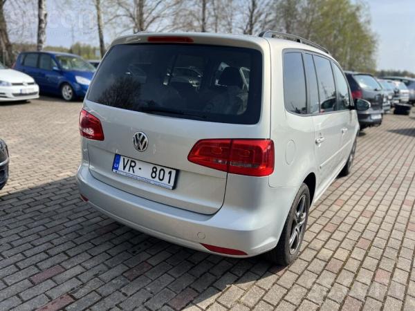 Volkswagen Touran 2011 in Talsi, with an engine capacity of 1.60 L and mileage of 207 thousand km for 4970 €, photo 4 on AUTOMOTO.COM.LV