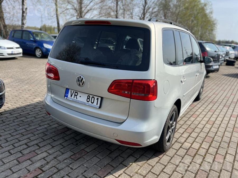 Volkswagen Touran 2011 in Talsi, with an engine capacity of 1.60 L and mileage of 207 thousand km for 4970 €, photo 4 on AUTOMOTO.COM.LV