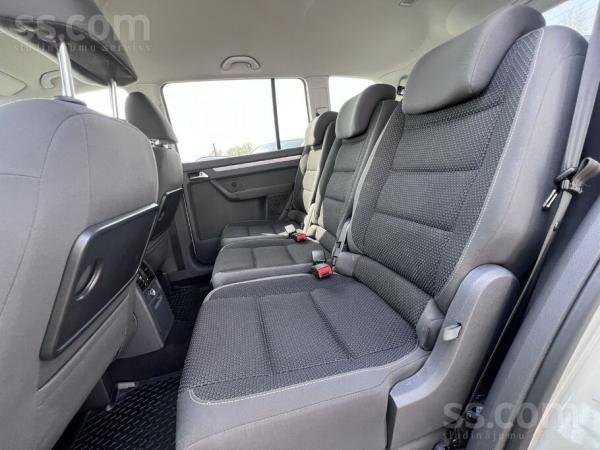 Volkswagen Touran 2011 in Talsi, with an engine capacity of 1.60 L and mileage of 207 thousand km for 4970 €, photo 9 on AUTOMOTO.COM.LV