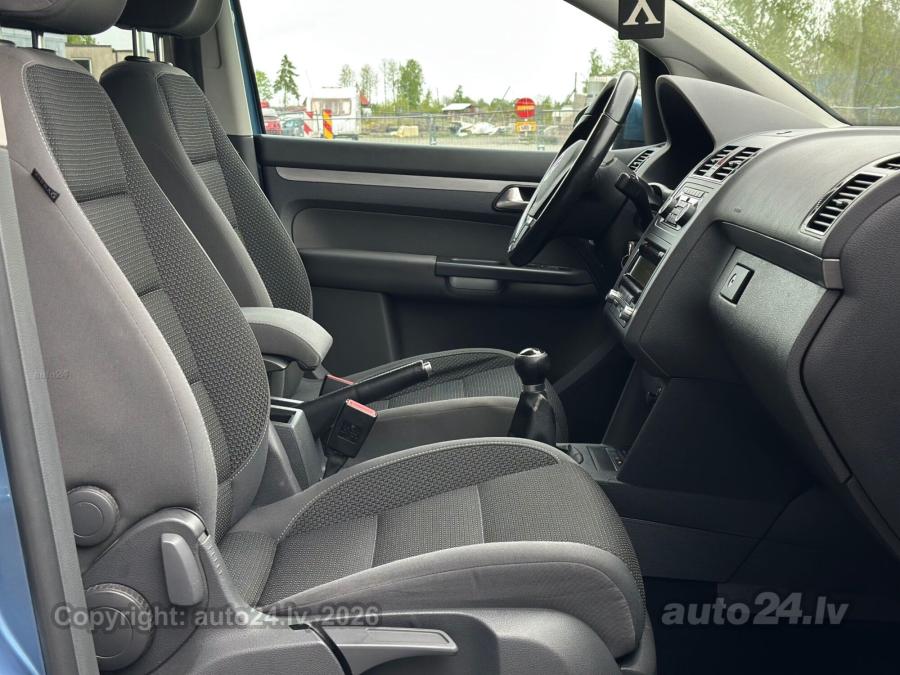 Volkswagen Touran 2011 Tallina, ar dzinēja tilpumu 2.00 L un nobraukumu 321 tūkst. km par 449 €, foto 10 vietnē AUTOMOTO.COM.LV