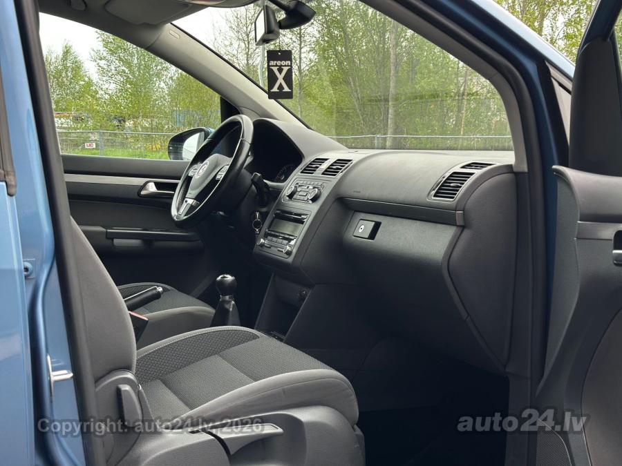 Volkswagen Touran 2011 Tallina, ar dzinēja tilpumu 2.00 L un nobraukumu 321 tūkst. km par 449 €, foto 11 vietnē AUTOMOTO.COM.LV