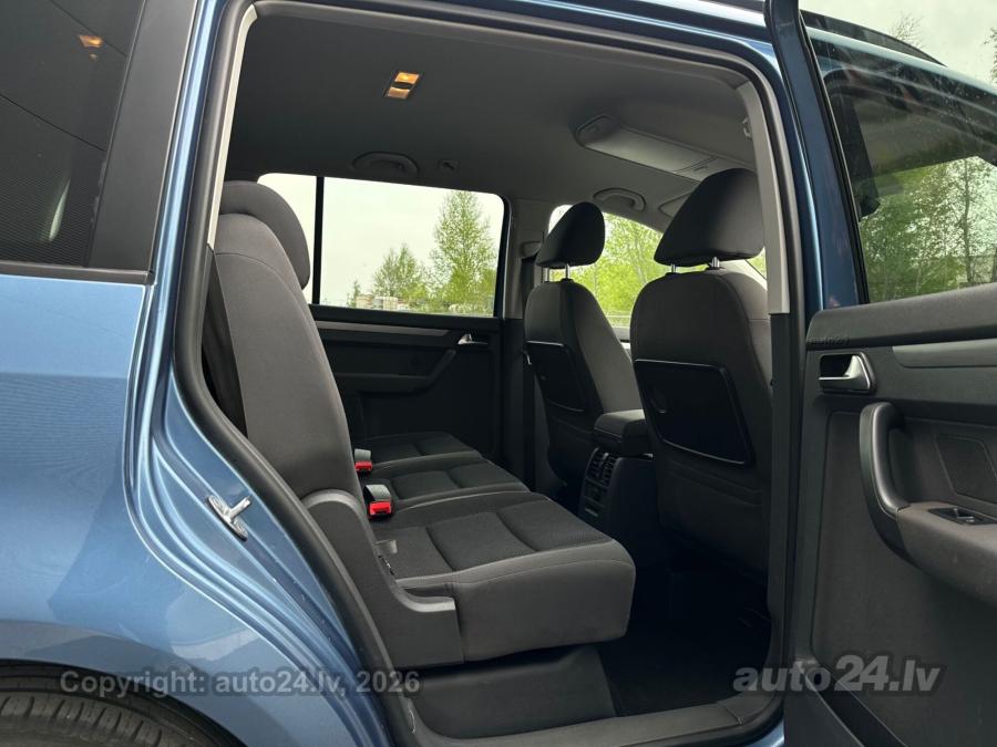 Volkswagen Touran 2011 Tallina, ar dzinēja tilpumu 2.00 L un nobraukumu 321 tūkst. km par 449 €, foto 12 vietnē AUTOMOTO.COM.LV