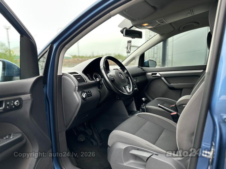 Volkswagen Touran 2011 Tallina, ar dzinēja tilpumu 2.00 L un nobraukumu 321 tūkst. km par 449 €, foto 14 vietnē AUTOMOTO.COM.LV