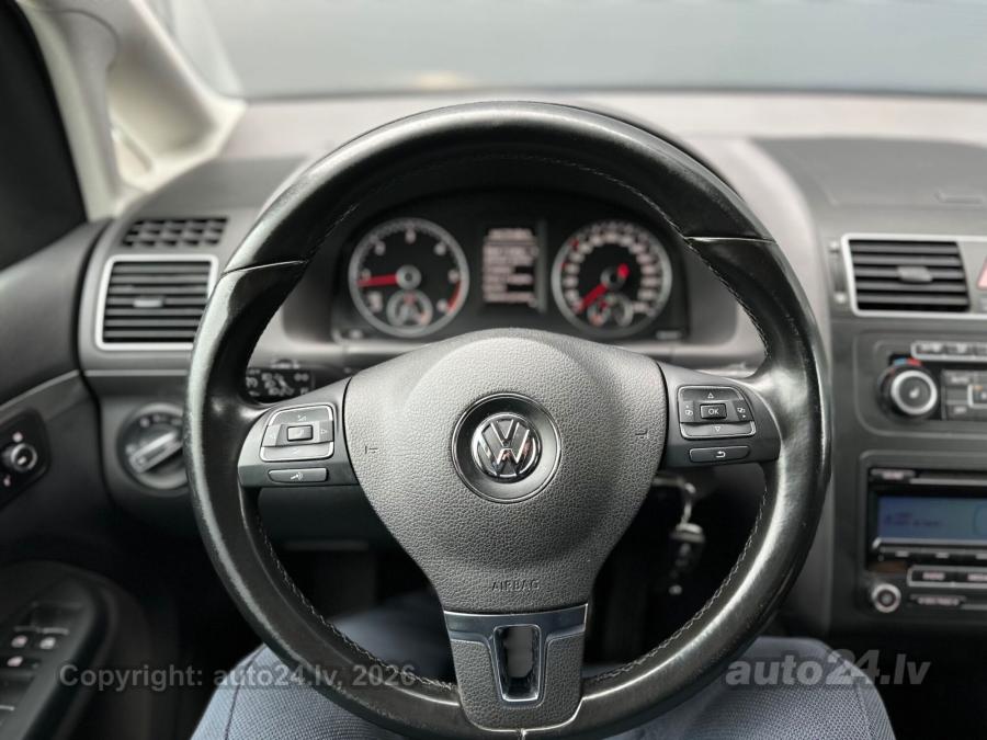 Volkswagen Touran 2011 Tallina, ar dzinēja tilpumu 2.00 L un nobraukumu 321 tūkst. km par 449 €, foto 17 vietnē AUTOMOTO.COM.LV