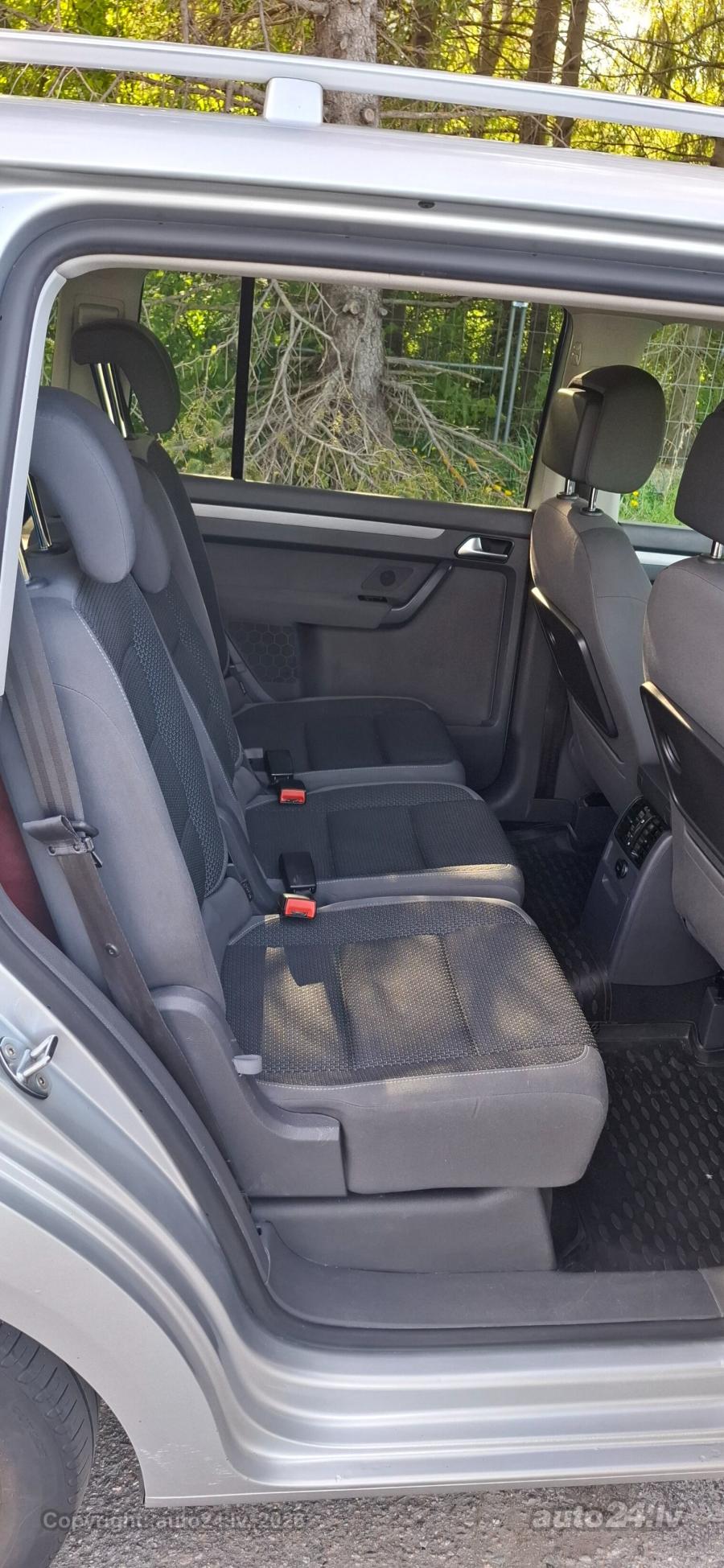 Volkswagen Touran 2012 in Tallinn, with an engine capacity of 1.60 L and mileage of 464 thousand km for 4490 €, photo 12 on AUTOMOTO.COM.LV