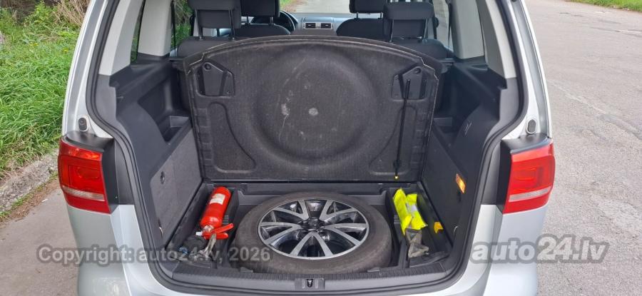 Volkswagen Touran 2012 in Tallinn, with an engine capacity of 1.60 L and mileage of 464 thousand km for 4490 €, photo 15 on AUTOMOTO.COM.LV