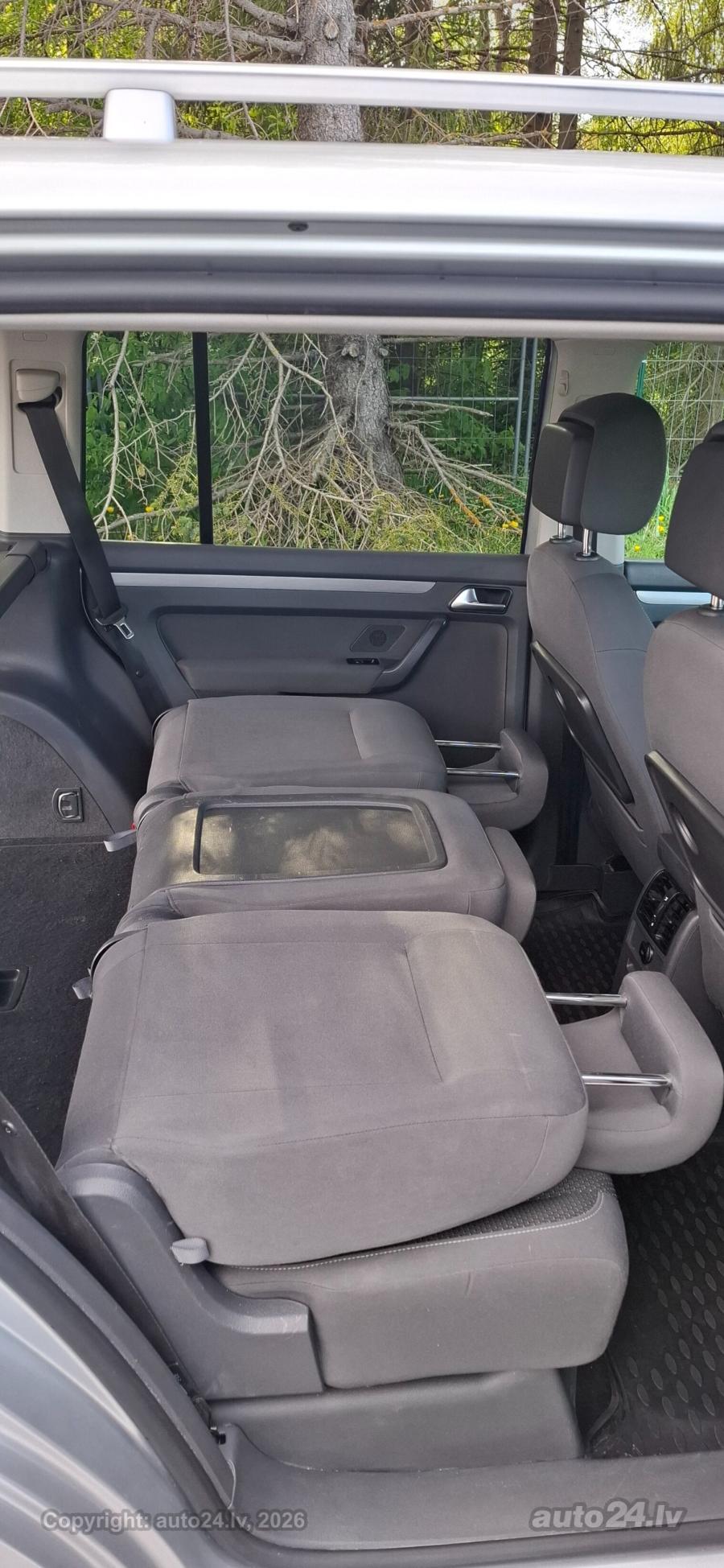 Volkswagen Touran 2012 in Tallinn, with an engine capacity of 1.60 L and mileage of 464 thousand km for 4490 €, photo 16 on AUTOMOTO.COM.LV